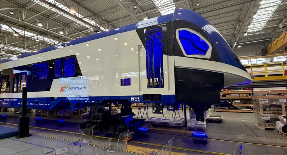 PKP Intercity i NEWAG zaprezentowali pociąg hybrydowy, który będzie ...