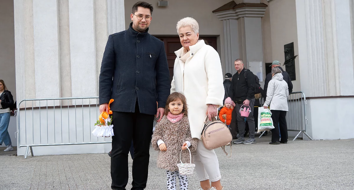 Wielka Sobota w Parafii pw. Krzyża Świętego. Biskup Janusz Stepnowski ...